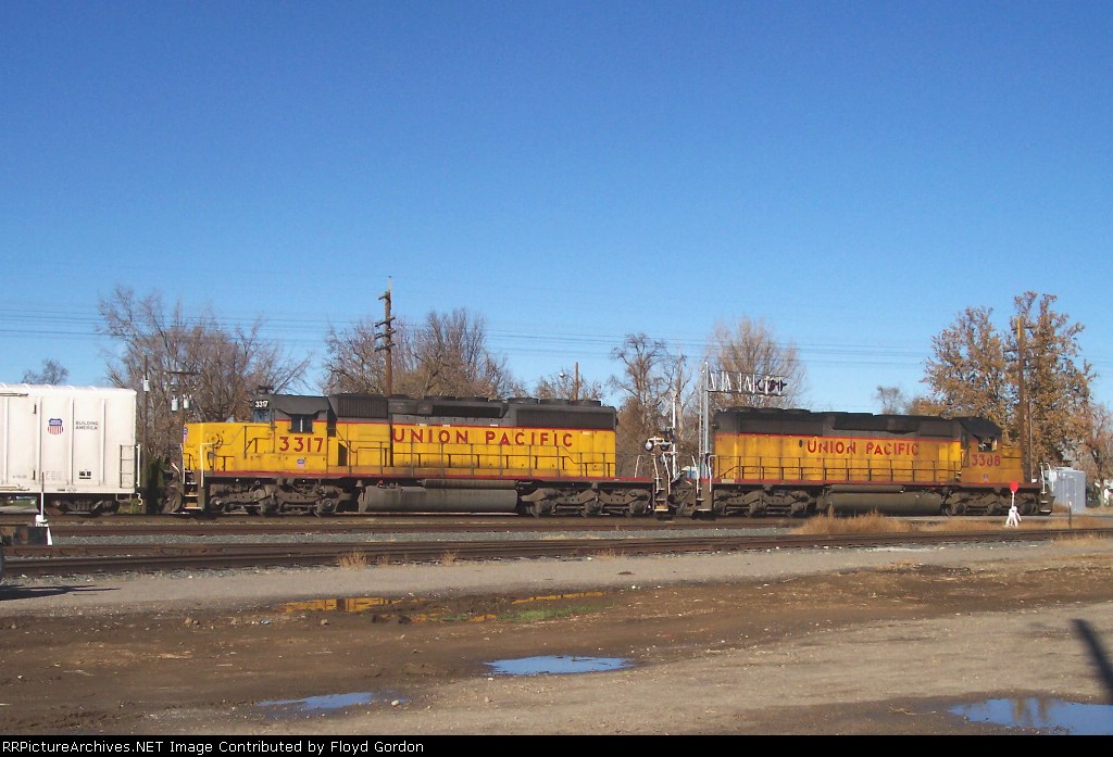 UP 3308, UP 3317 switching reefers